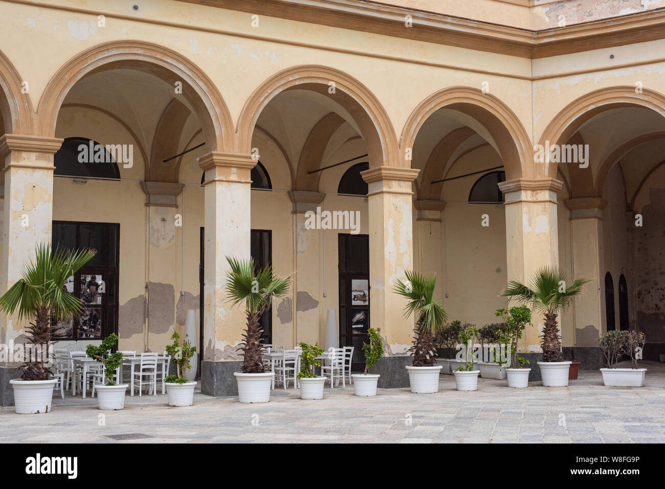 Fish market square hi-res stock photography and images - Alamy