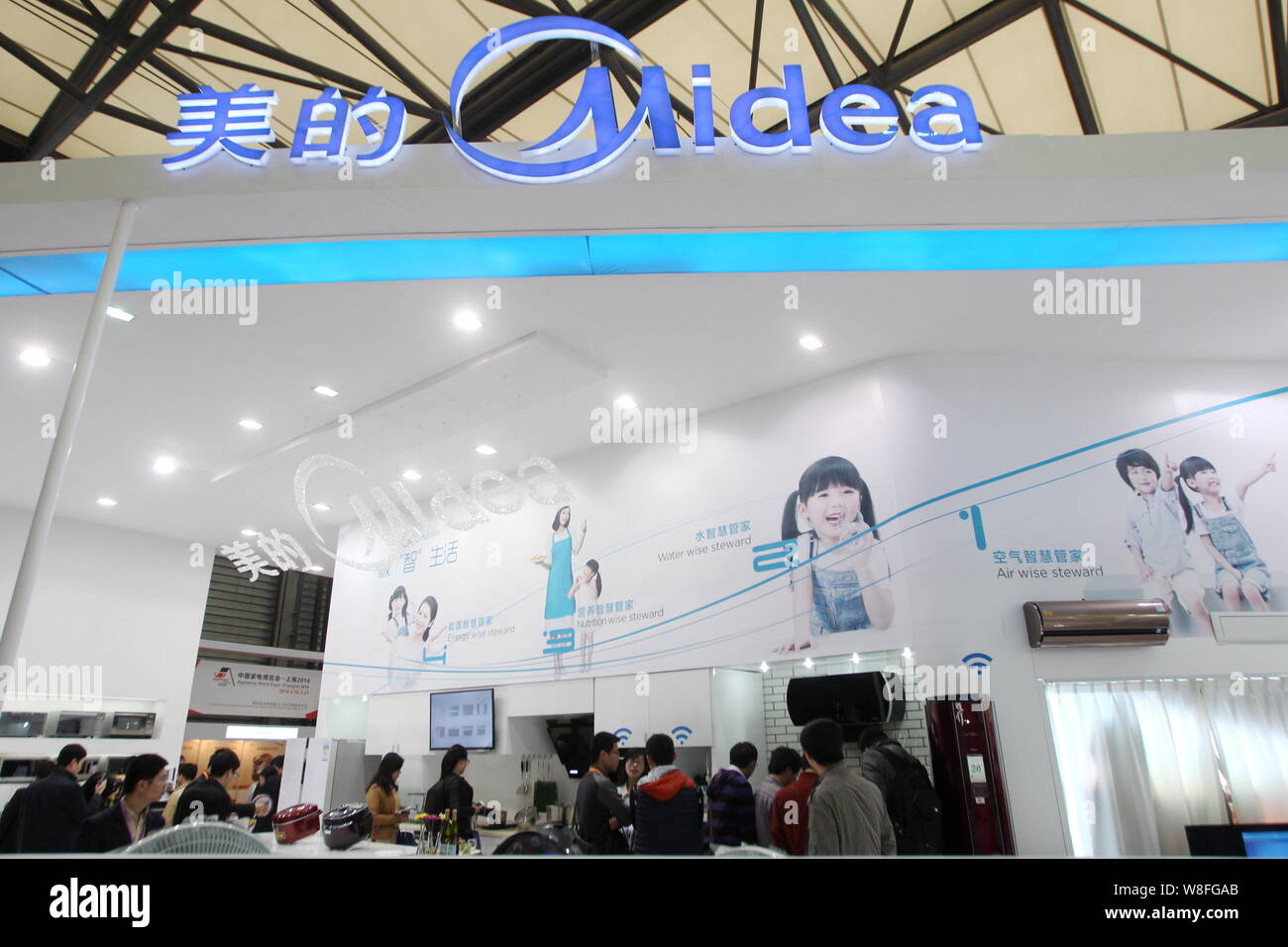 Midea appliances hi-res stock photography and images - Alamy