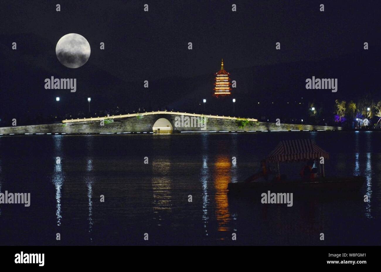 China Hangzhou West Lake Bai Causeway High Resolution Stock Photography ...