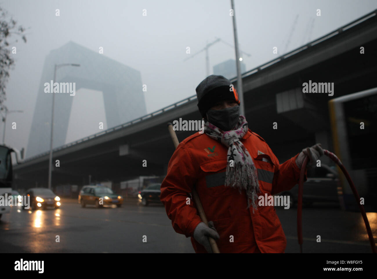 Chinese street cleaner hi-res stock photography and images - Alamy