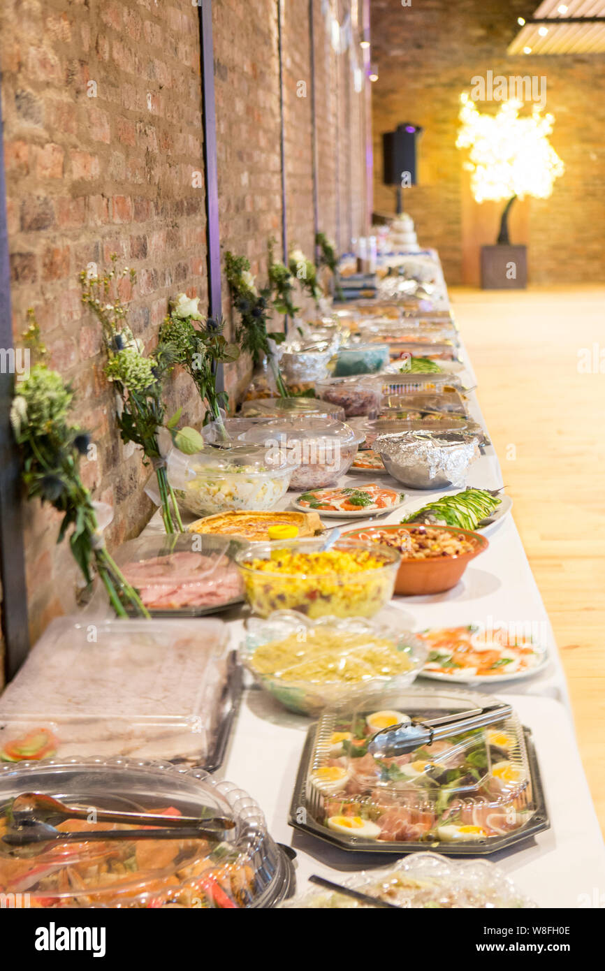 Waitress food trays hi-res stock photography and images - Alamy
