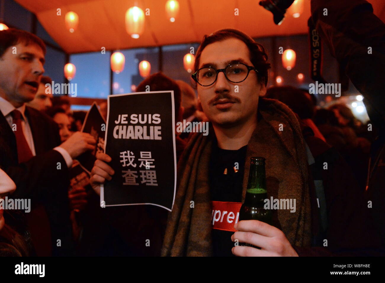 French journalists hi-res stock photography and images - Alamy
