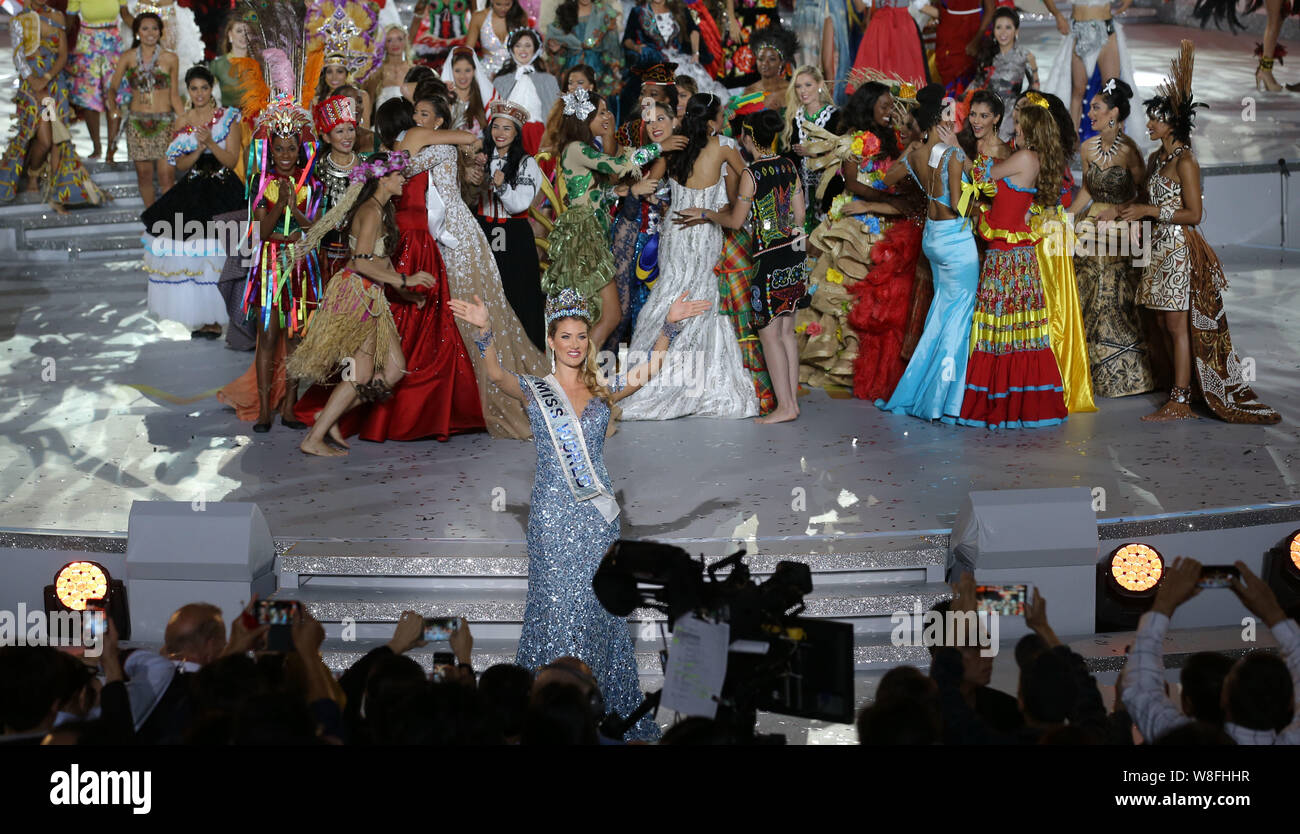 Miss Spain, Mireia Lalaguna Royo, champion of Miss World 2015 waves ...