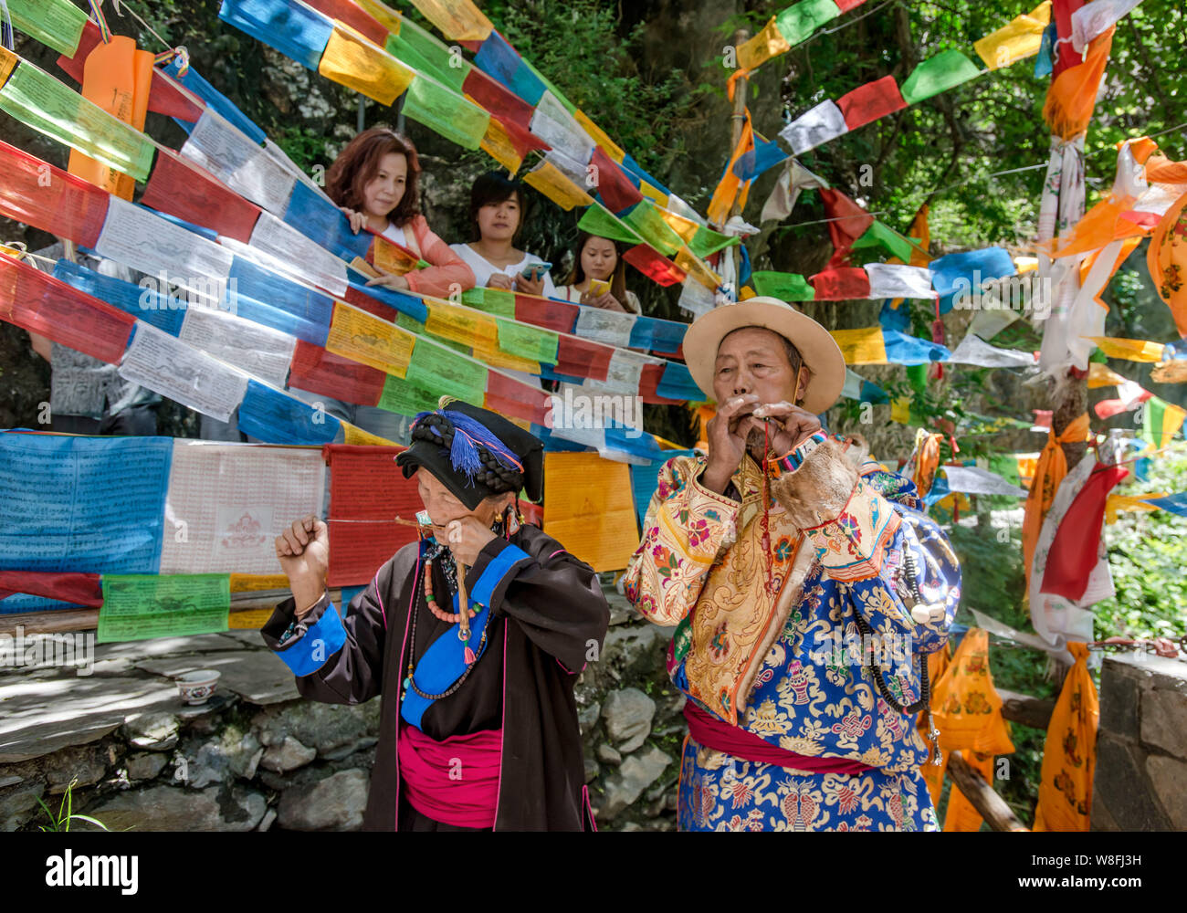 Tibetan instruments hi-res stock photography and images - Alamy
