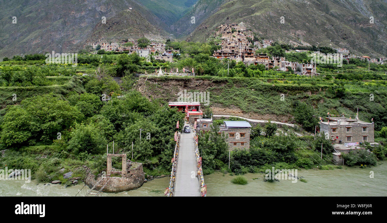 Sichuan aba tibetan qiang autonomous prefecture hi-res stock ...