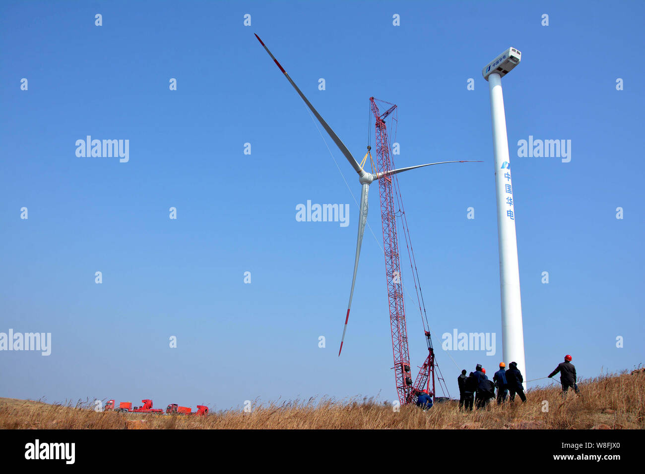 --FILE--Chinese workers install a wind turbine at a wind farm in Fancun ...