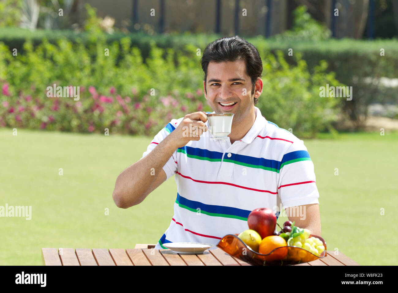 Young men drinking tea hi-res stock photography and images - Alamy