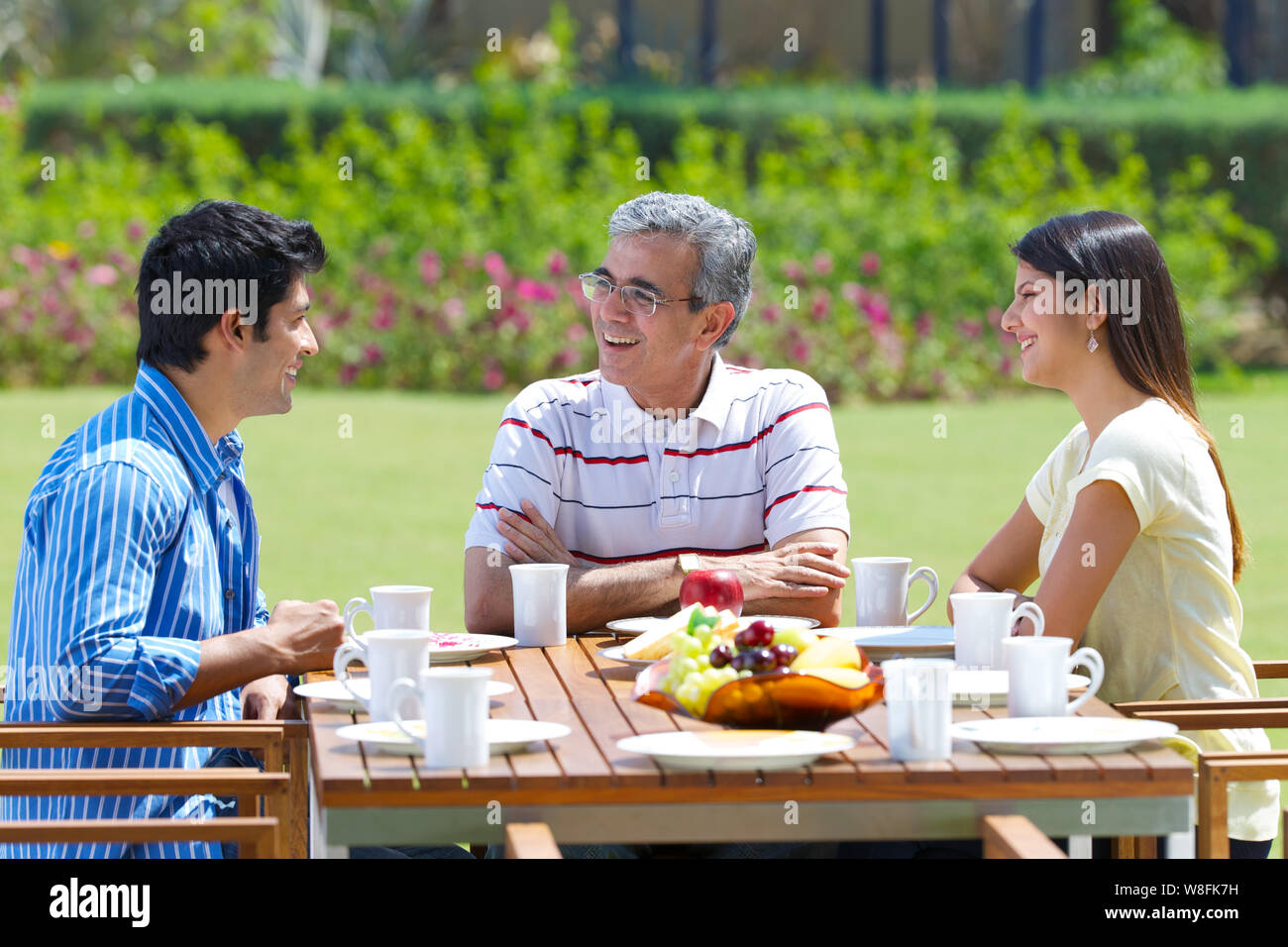 Family bonding breakfast hi-res stock photography and images - Alamy