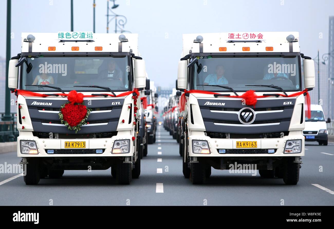 Truck convoy hi-res stock photography and images - Alamy