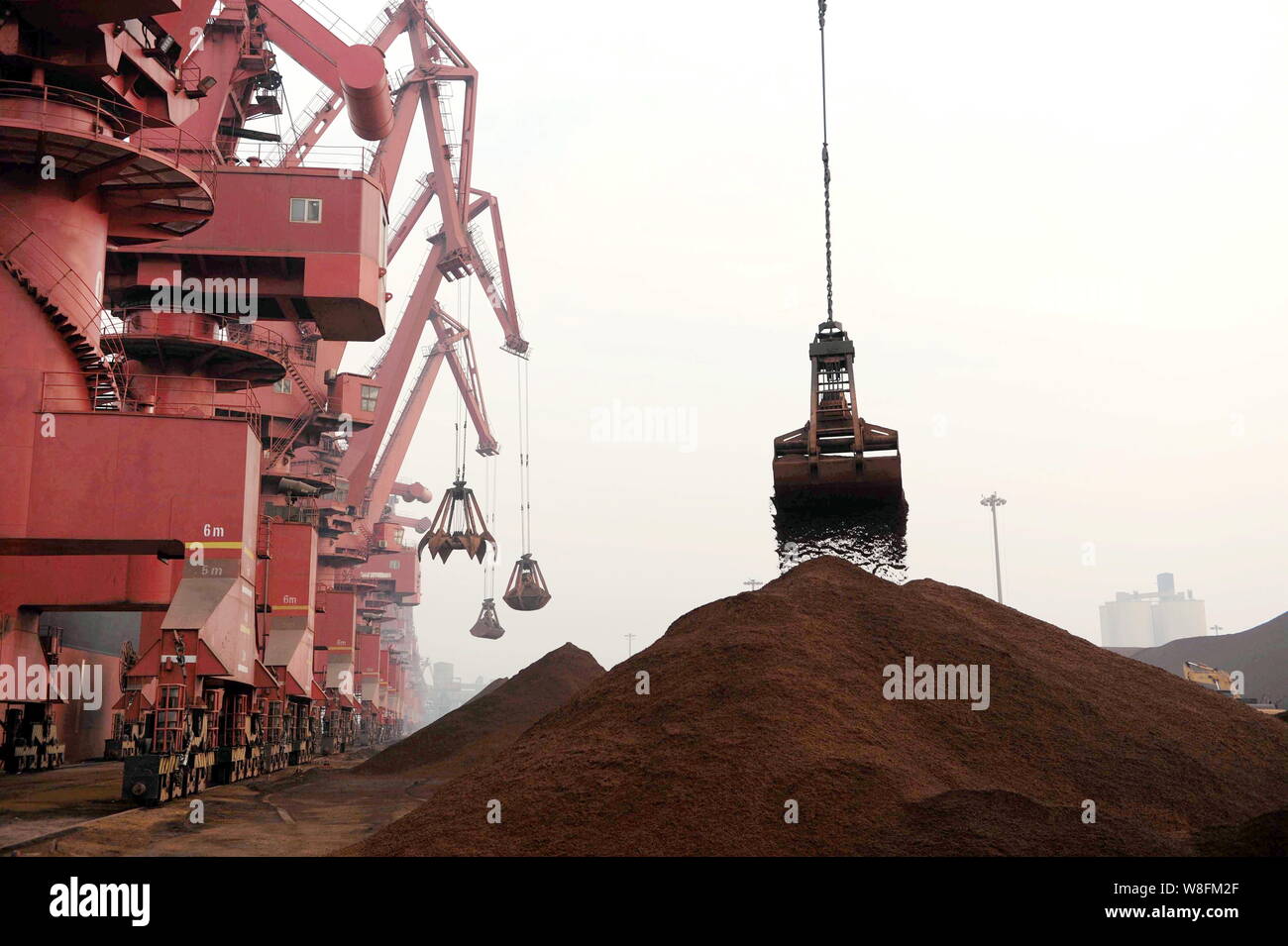 Ore buckets hi-res stock photography and images - Alamy