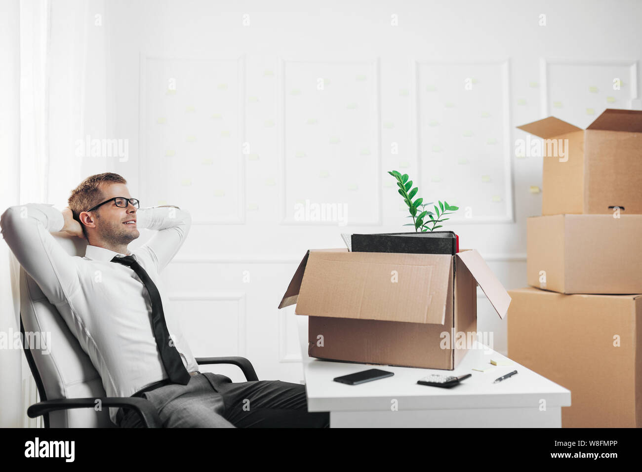 Moving desk hi-res stock photography and images - Alamy