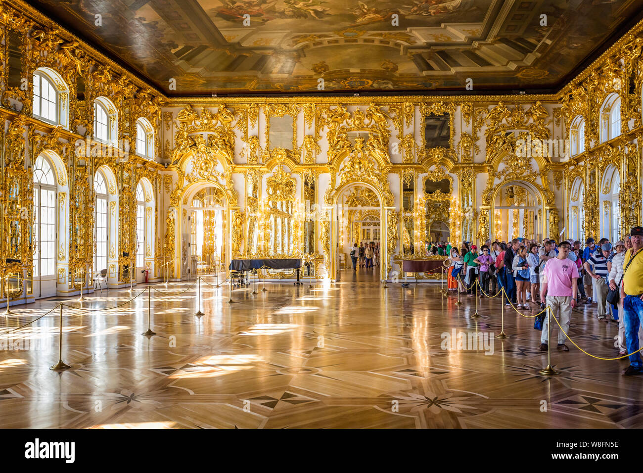 Magnificient stateroom inside catherine's Palace in Pushkin, St ...