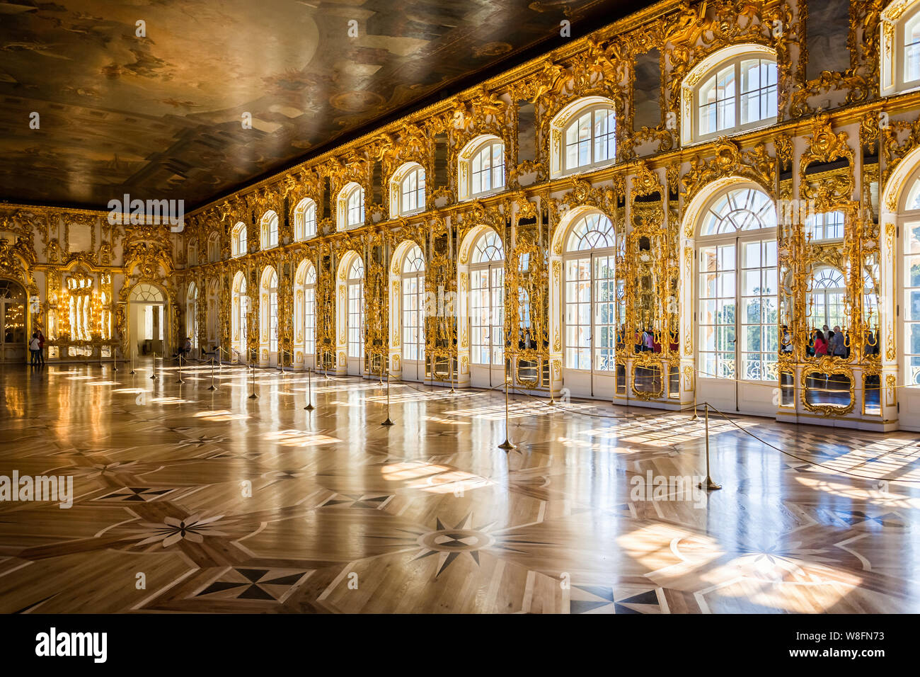 Magnificient stateroom inside catherine's Palace in Pushkin, St ...