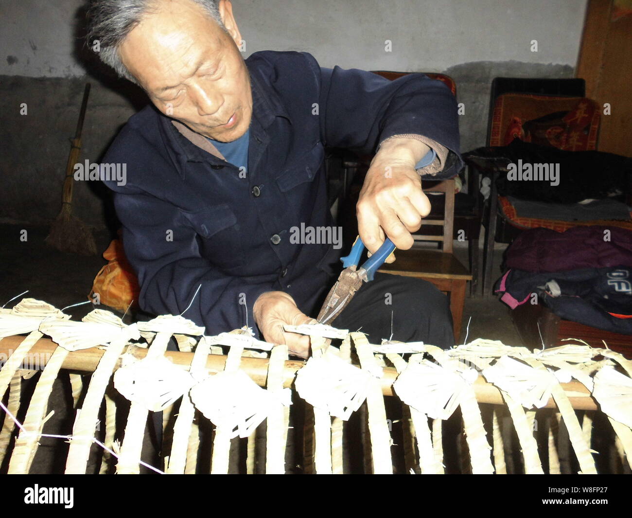Chinese straw weaving hi-res stock photography and images - Alamy