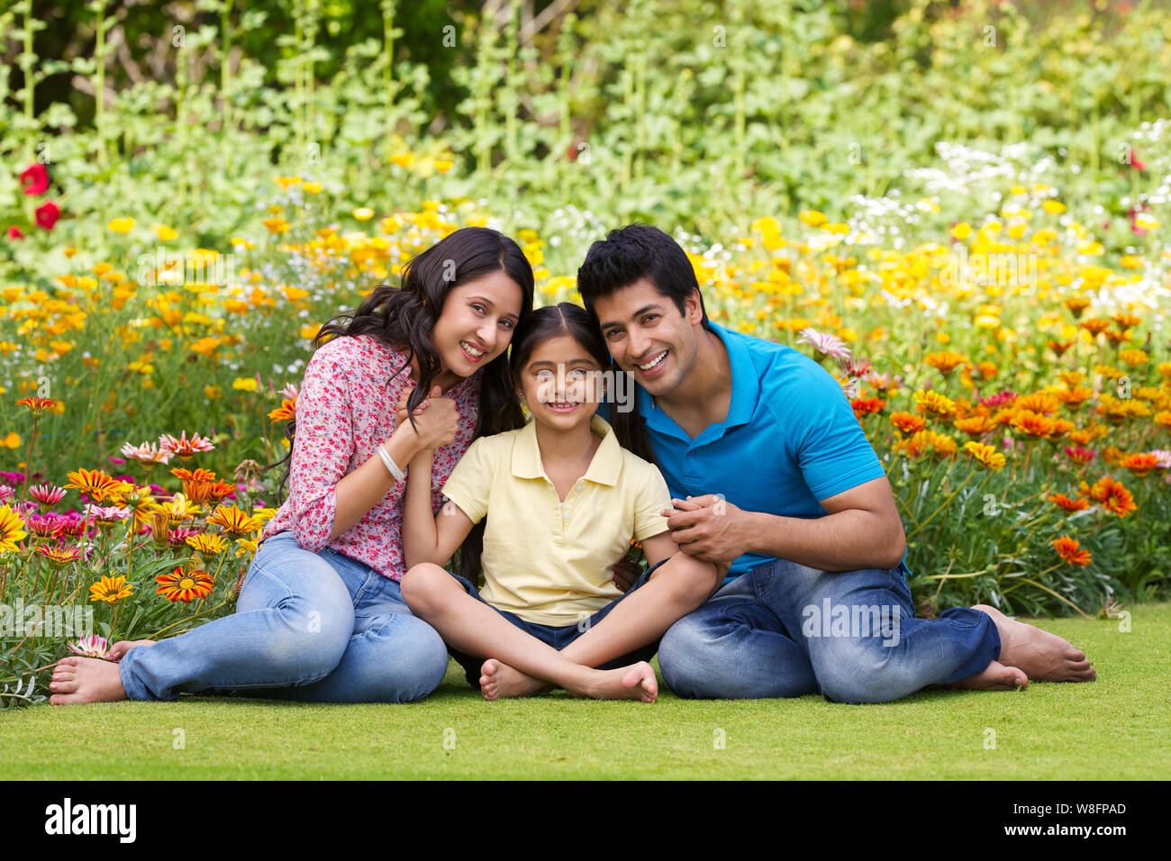 Amusement park family parent hi-res stock photography and images - Alamy