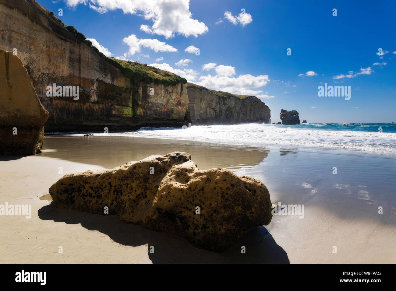 The splendid Tunnel Beach with the amazing colours and patterns in the ...