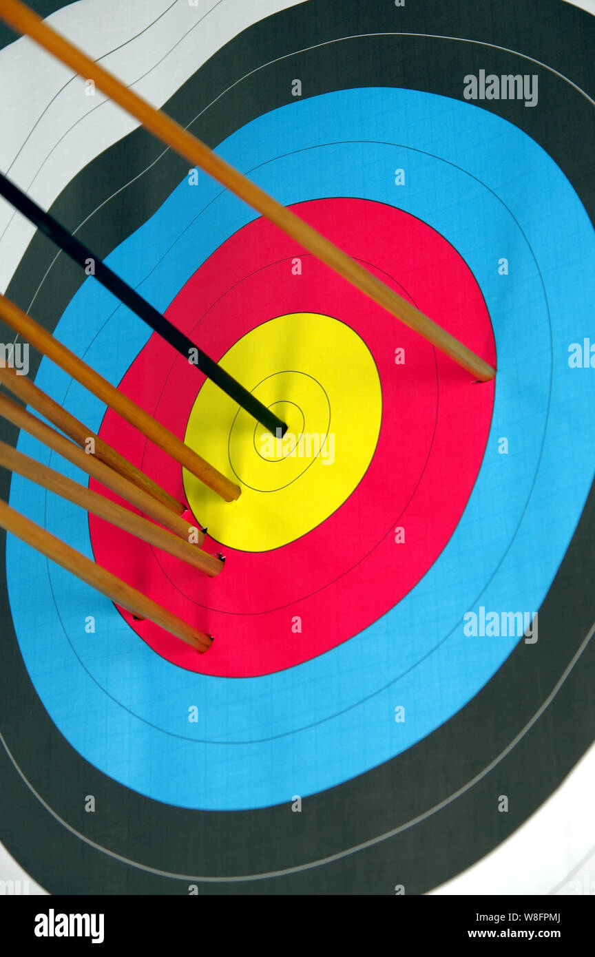 arrows in archery target, success concept Stock Photo - Alamy