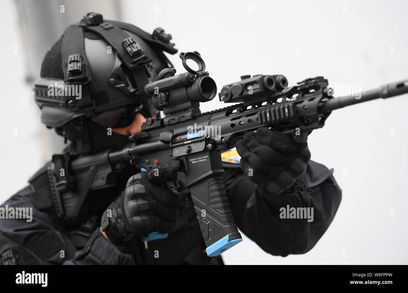 Wiesbaden, Germany. 09th Aug, 2019. A police officer presents a new G38 ...
