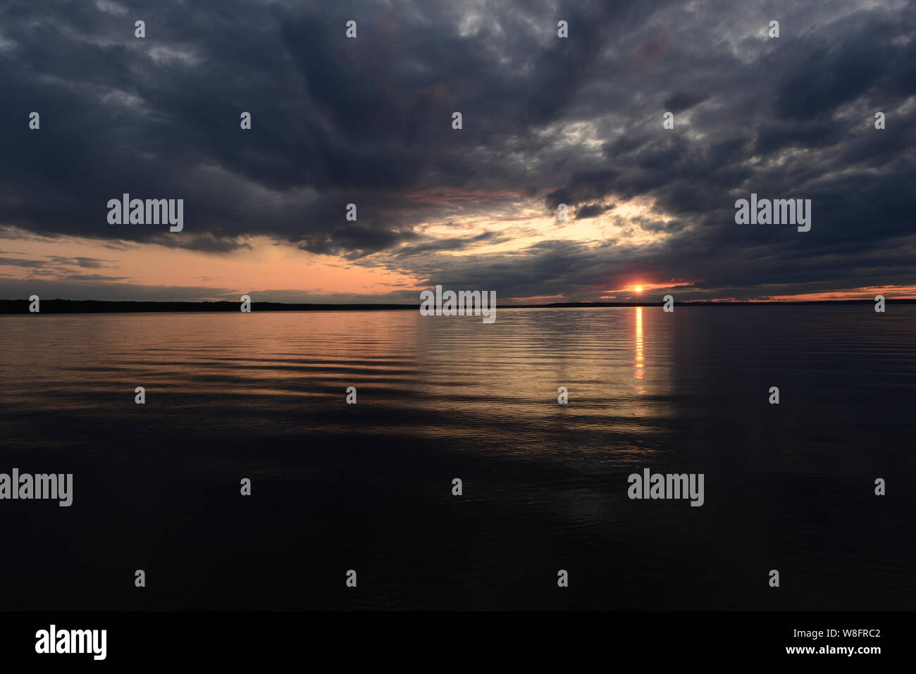 Sunbeam from cloud hi-res stock photography and images - Alamy