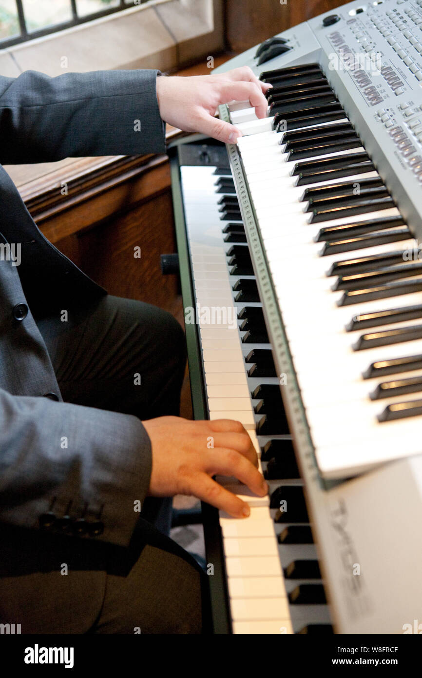 Double keyboard piano hi-res stock photography and images - Alamy