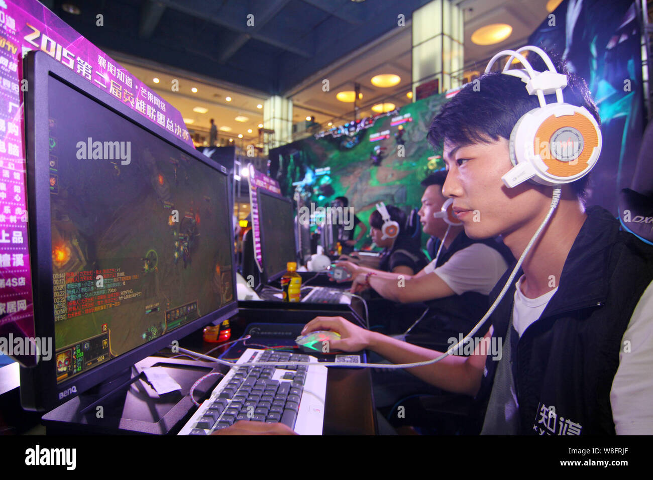 Chinese internet cafe hi-res stock photography and images - Alamy