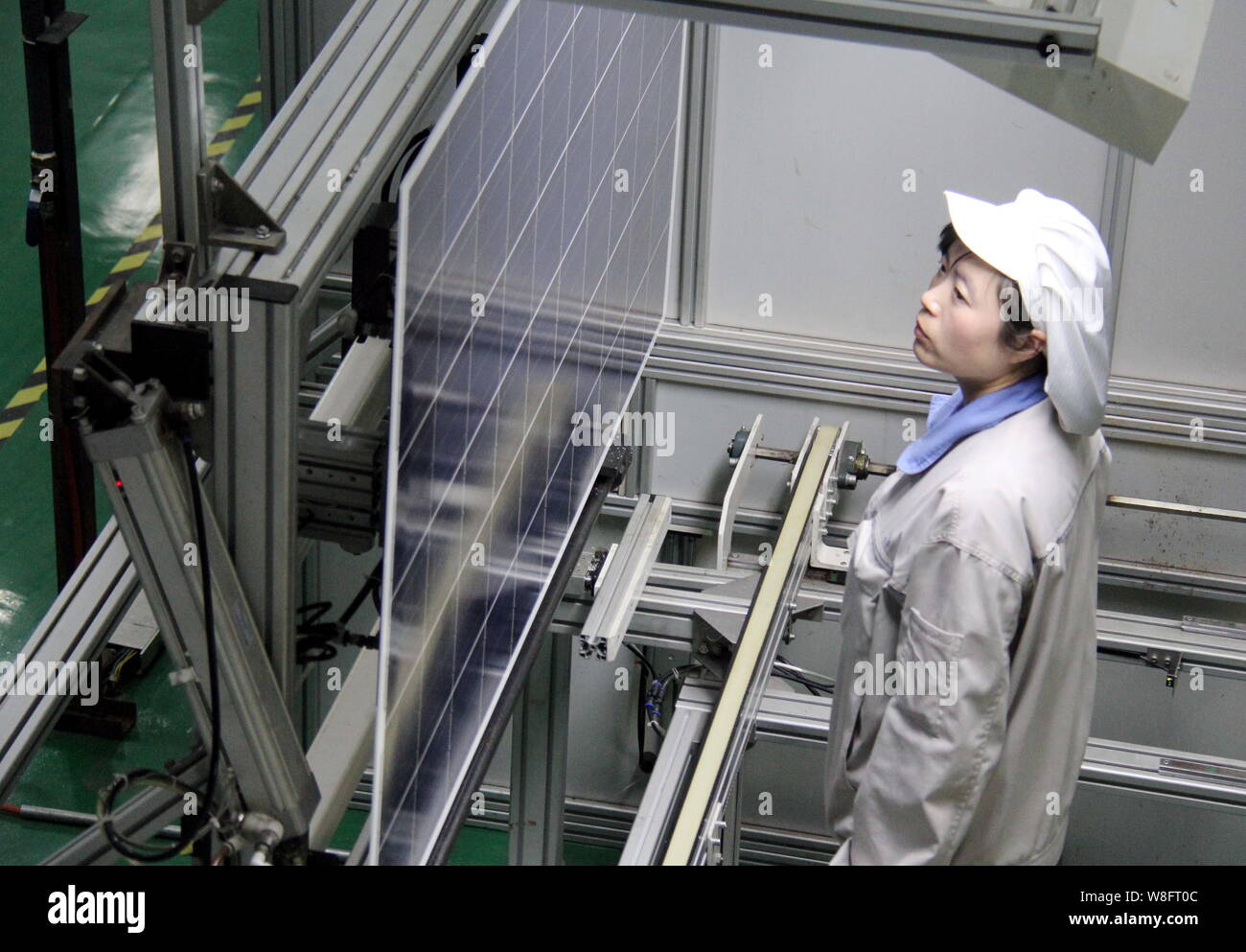 Female chinese worker checks hi-res stock photography and images - Alamy