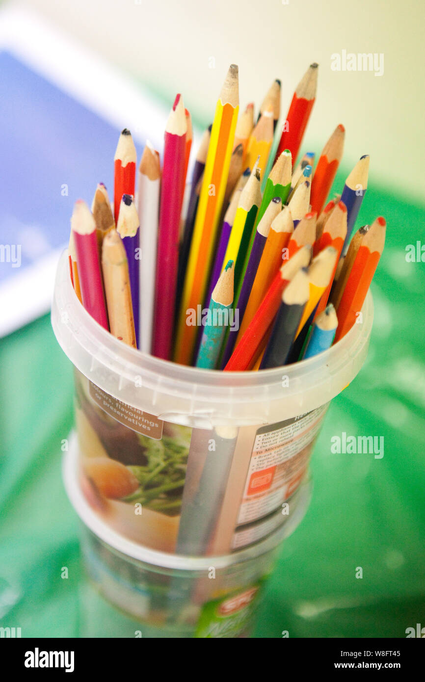 Coloured paint pot and brush hi-res stock photography and images - Alamy