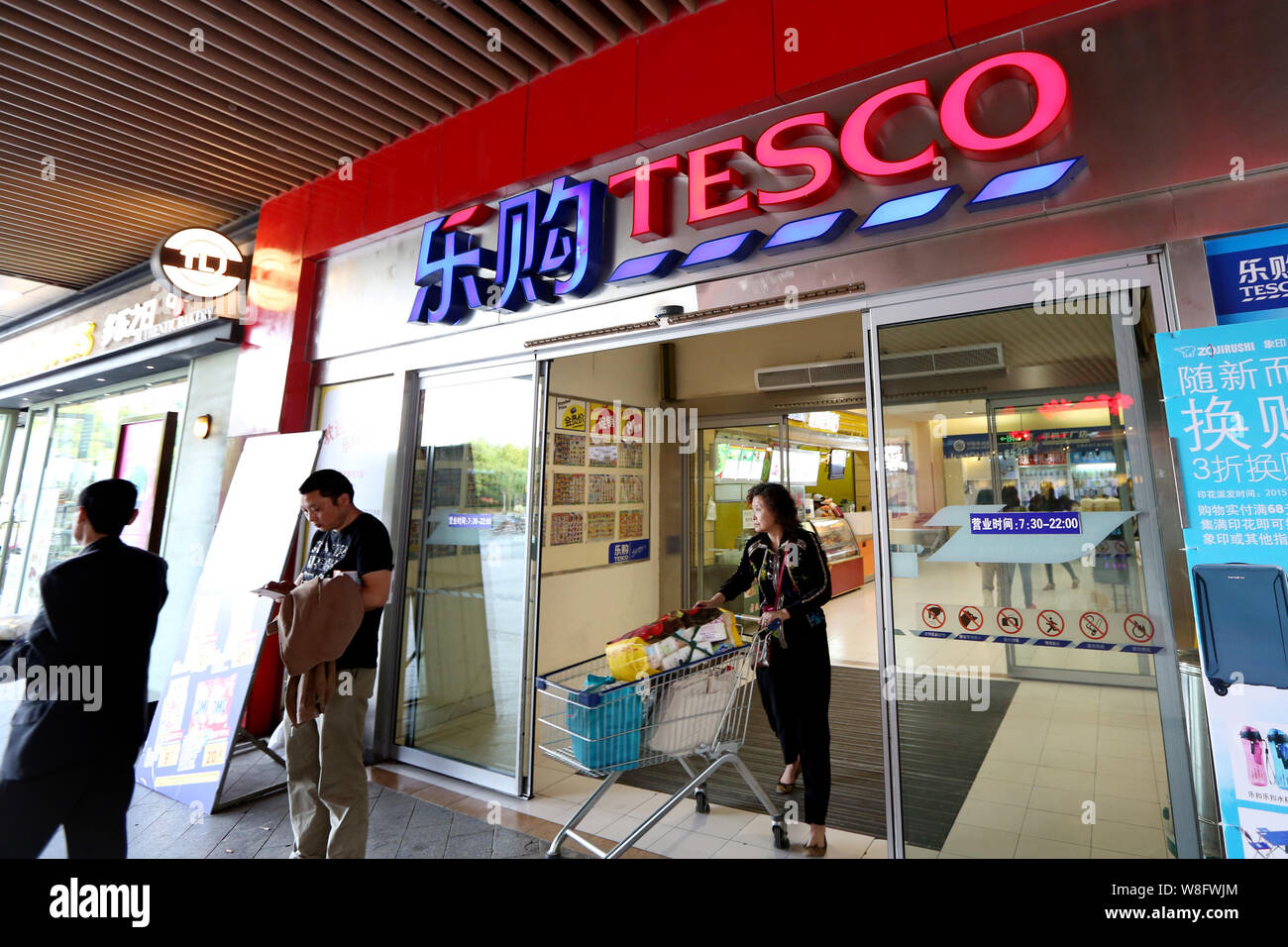 Shanghai Tesco High Resolution Stock Photography and Images - Alamy