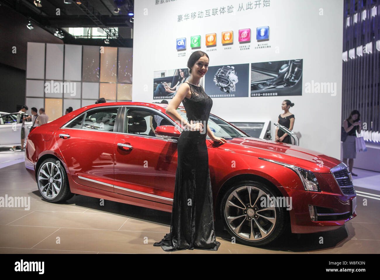 Foreign model hi-res stock photography and images - Alamy
