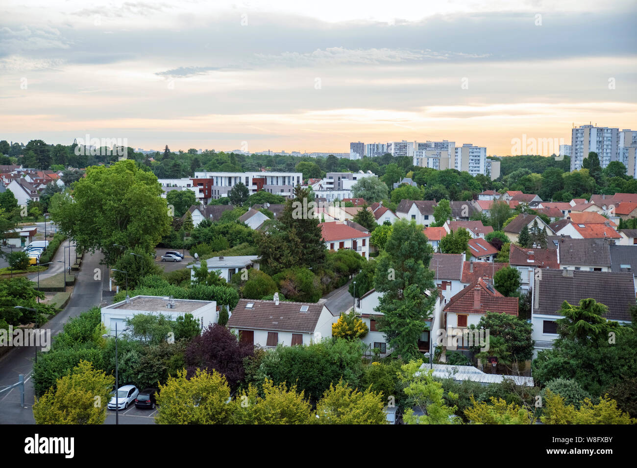 Suburbs neighbourhood hi-res stock photography and images - Alamy