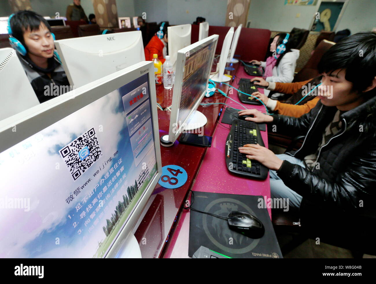 --FILE--Chinese netizens play online games at an Internet cafe in ...