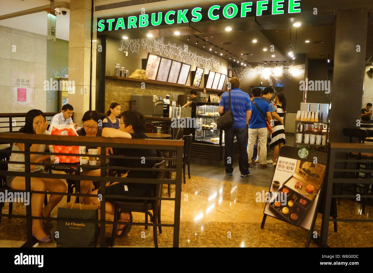 Cafe direct hi-res stock photography and images - Alamy