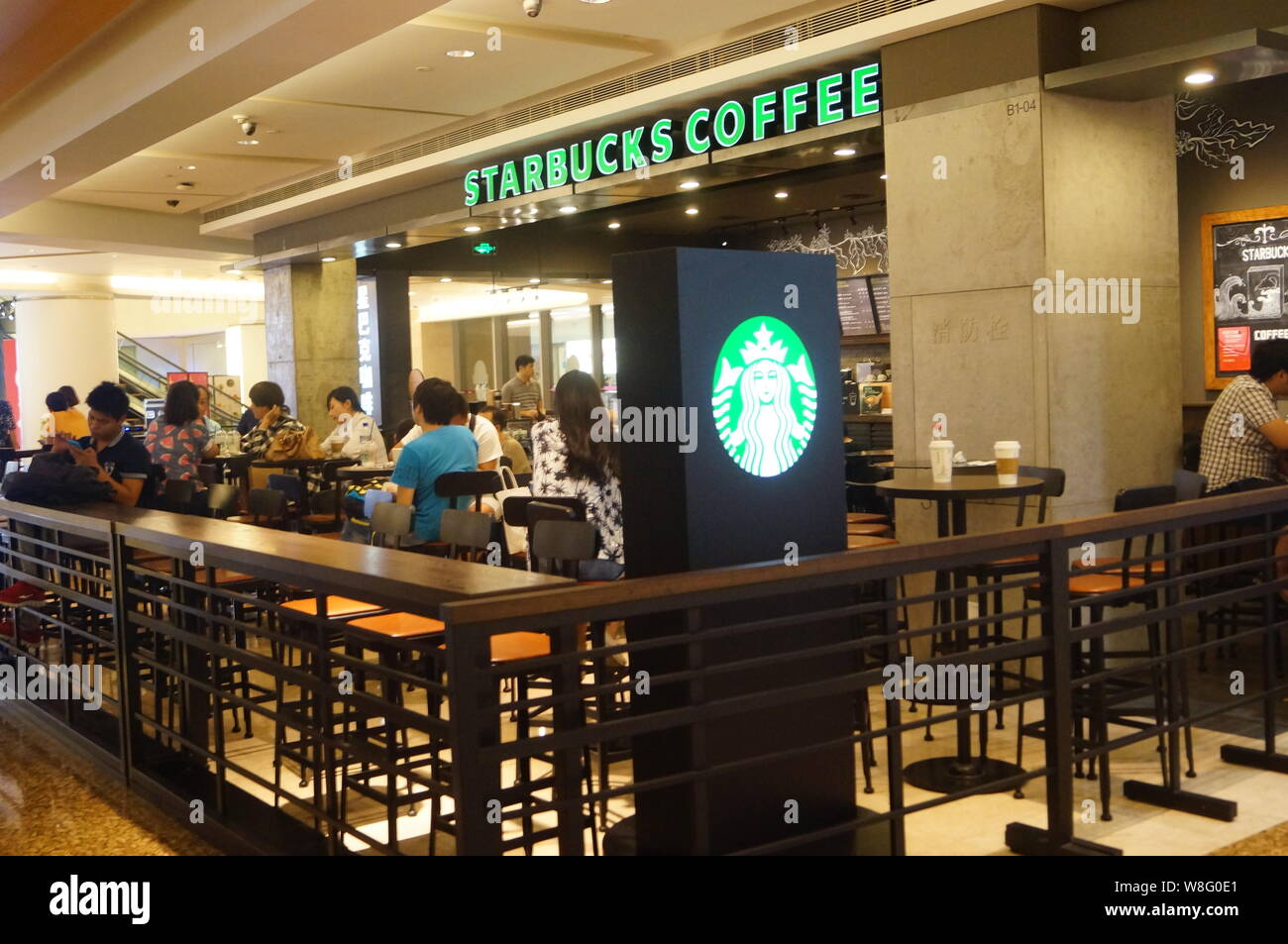 Cafe direct hi-res stock photography and images - Alamy