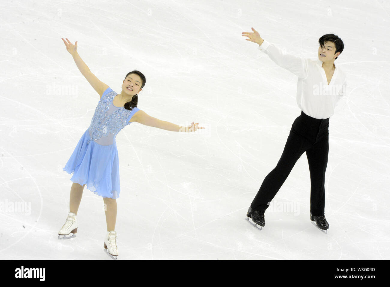 Maia Shibutani and Alex Shibutani of the United States perform during ...