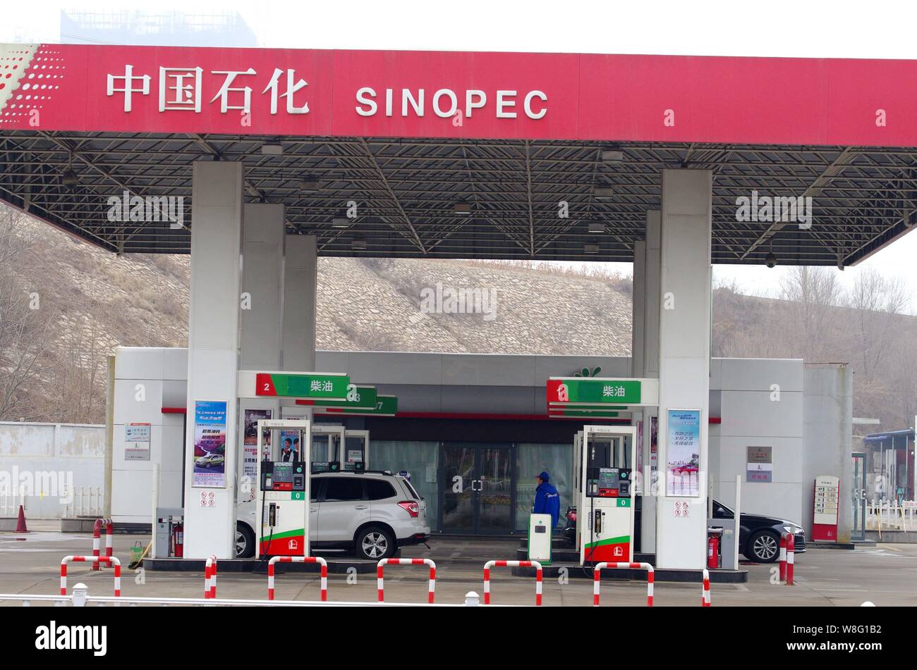 --FILE--Cars are being refueled at a gas station in Rizhao city, east ...