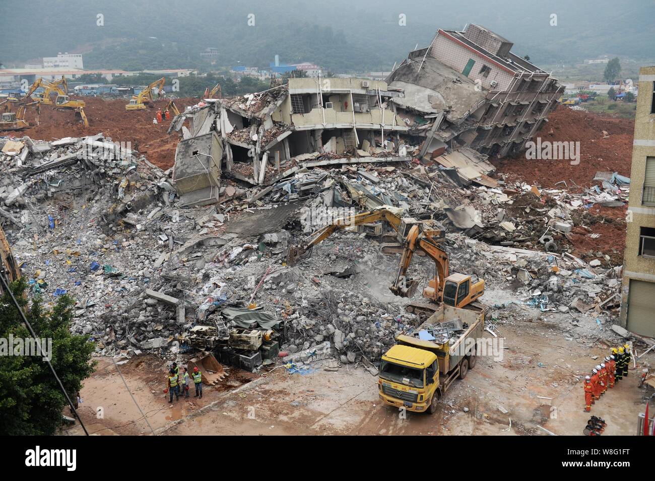 Collapsed building landslide hi-res stock photography and images - Alamy