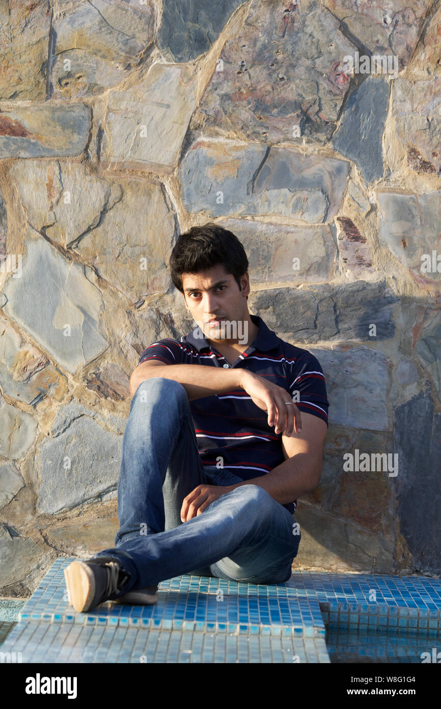 Posing wall hi-res stock photography and images - Alamy