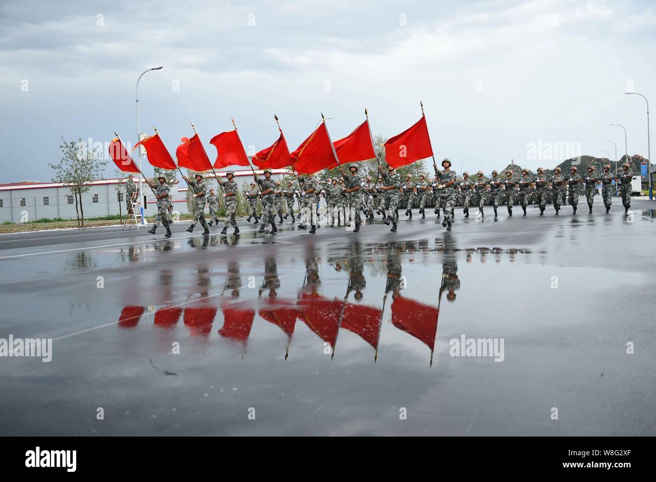 --FILE--Chinese soldiers of the PLA (People's Liberation Army) practise ...