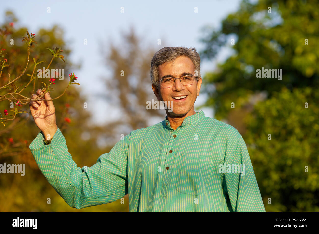Portrait of a old man smiling Stock Photo - Alamy