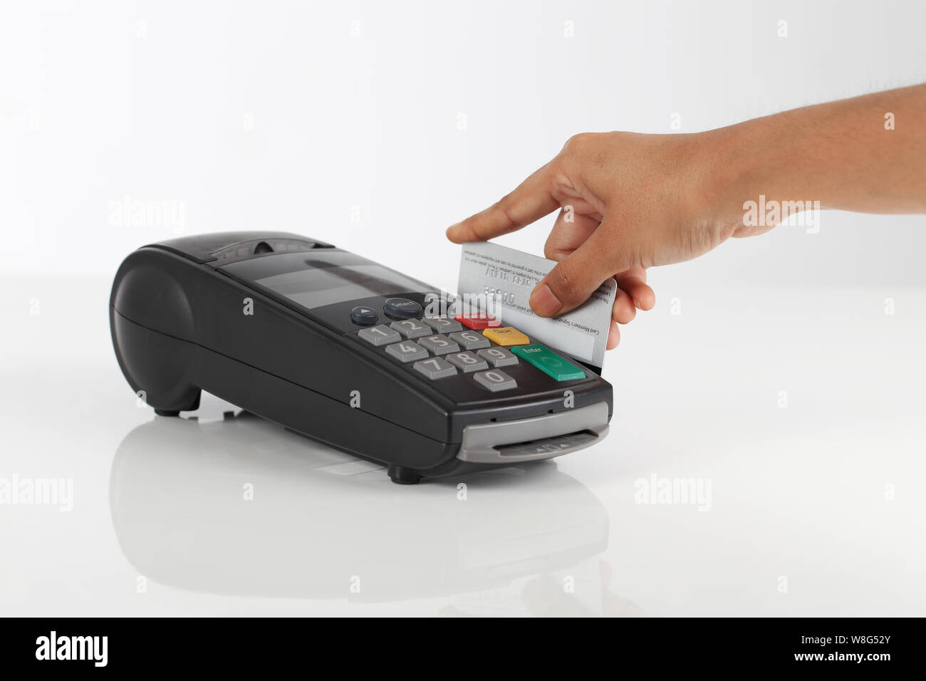 Person hand swiping credit card through machine Stock Photo - Alamy