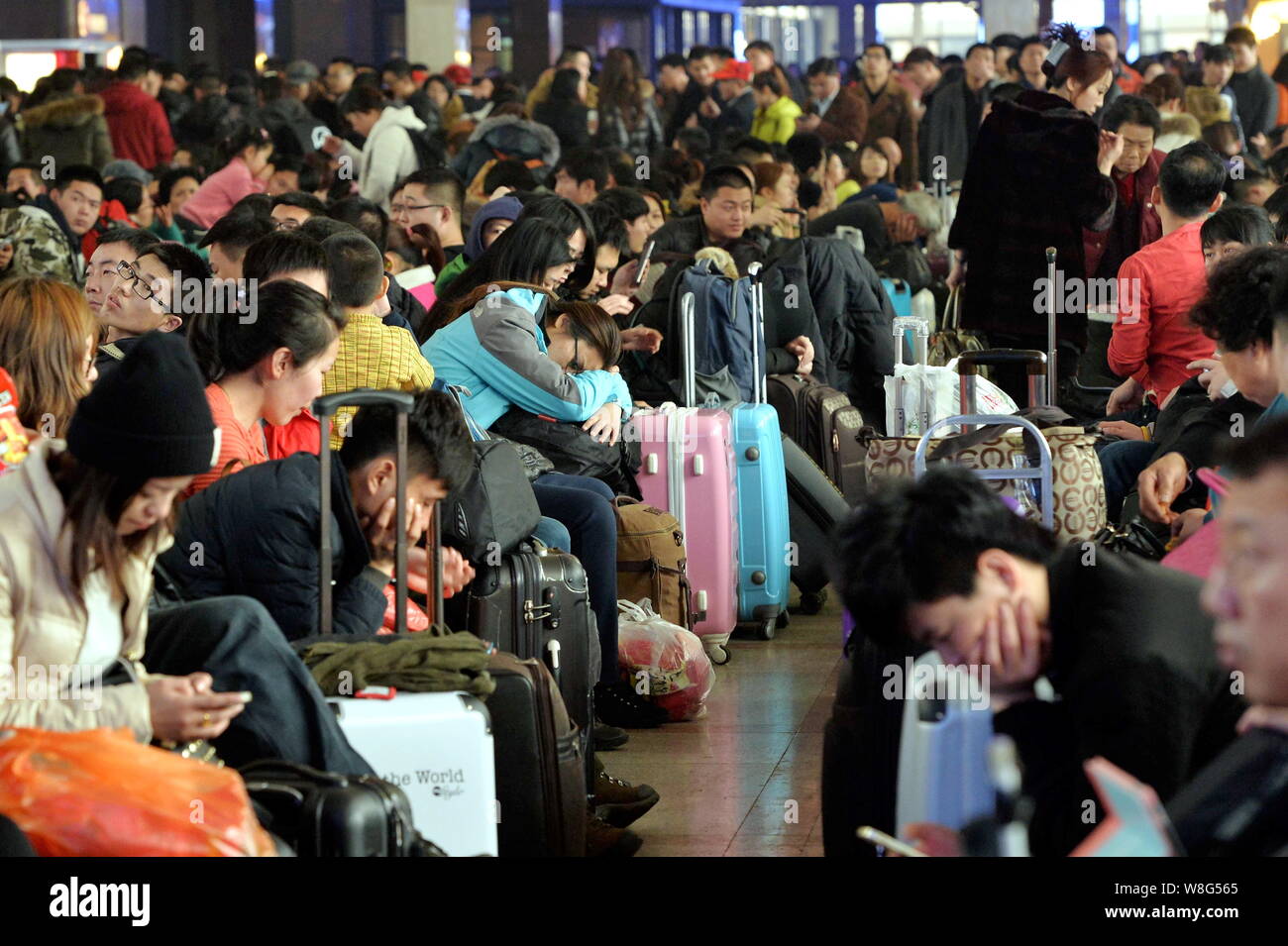 Crowds of Chinese passengers wait for trains at the Beijing Railway ...