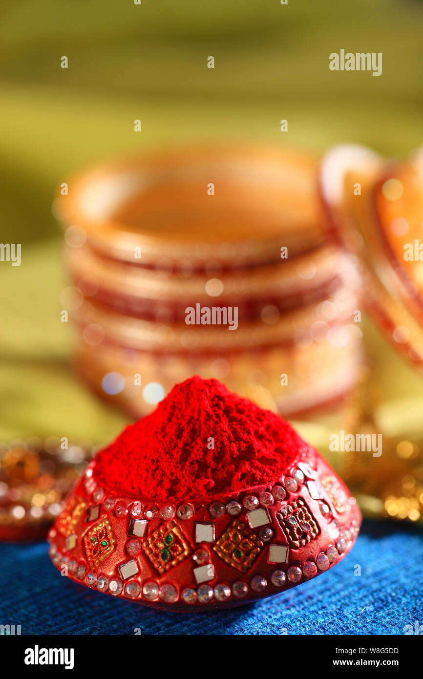 Vermilion powder hi-res stock photography and images - Alamy