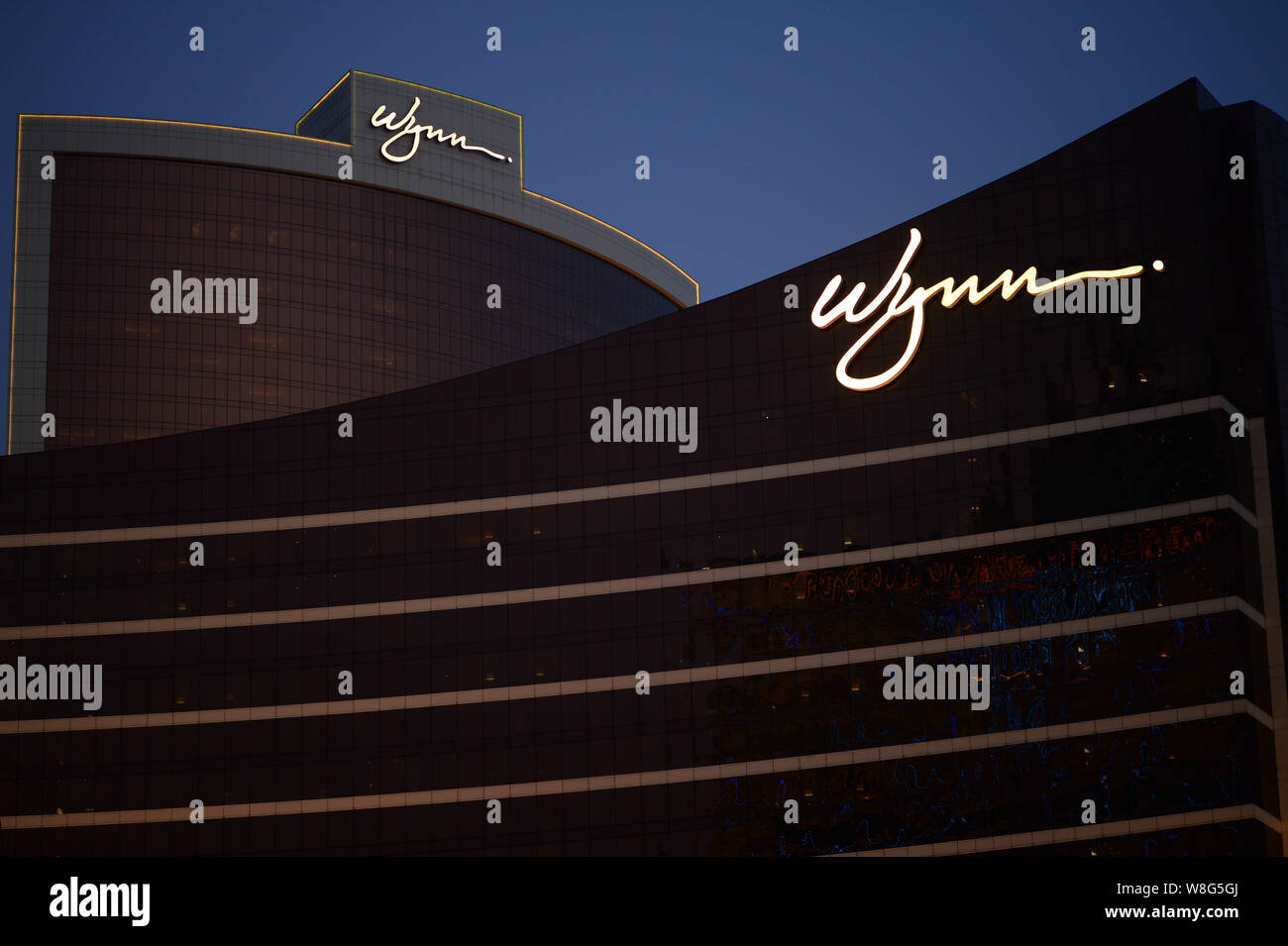 Wynn hotel night view hi-res stock photography and images - Alamy