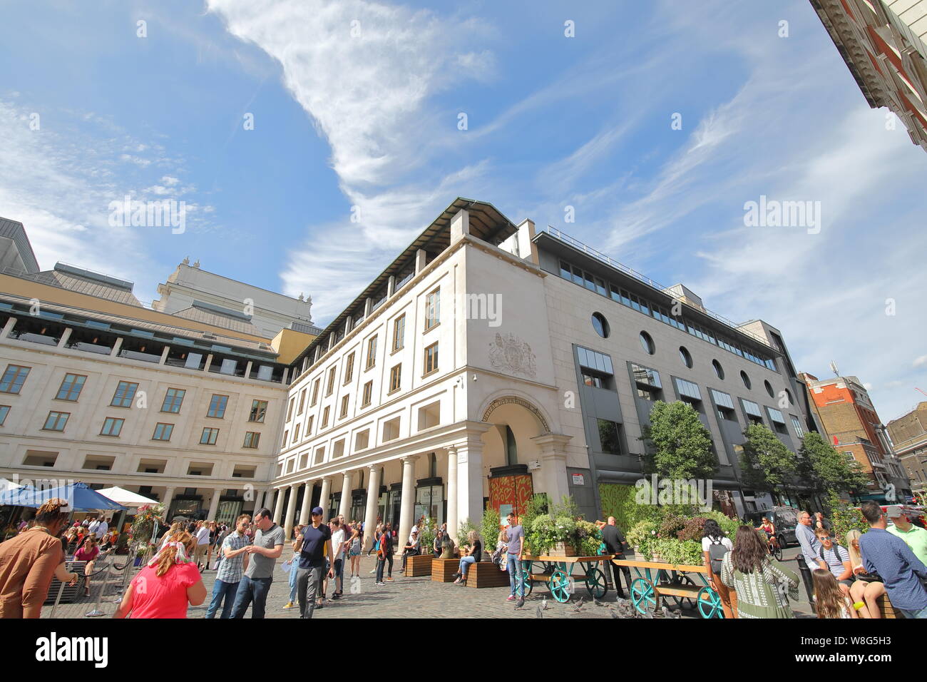 Britain royal opera house hi-res stock photography and images - Alamy