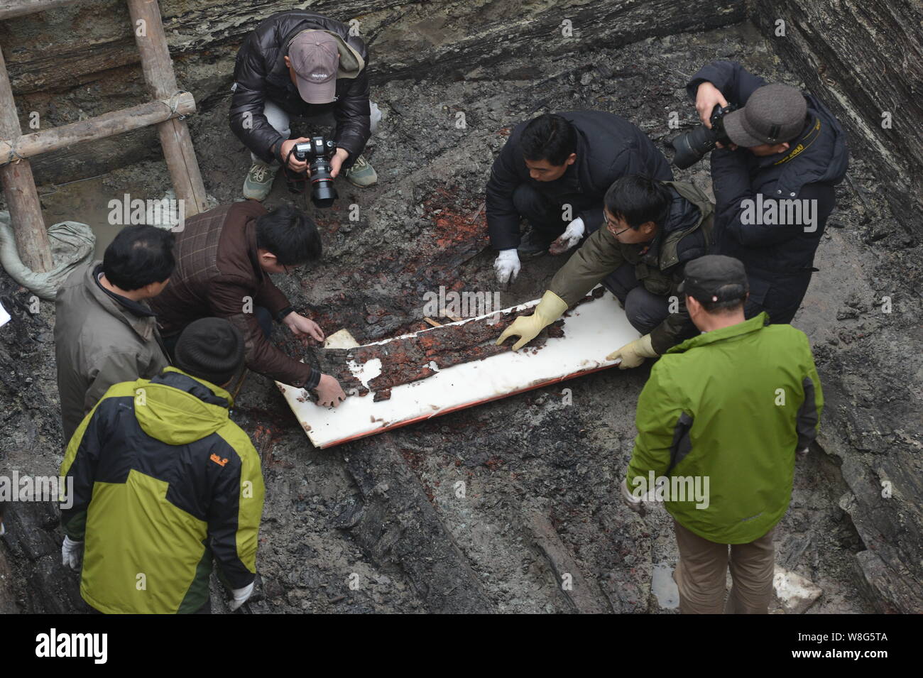 Archaeologists survey a broken Se, a 25-string ancient Chinese musical ...