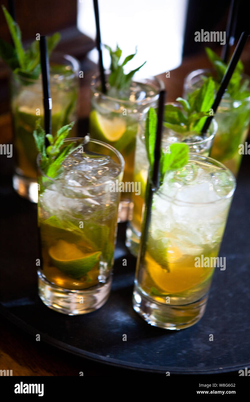 Cocktails reception hi-res stock photography and images - Alamy