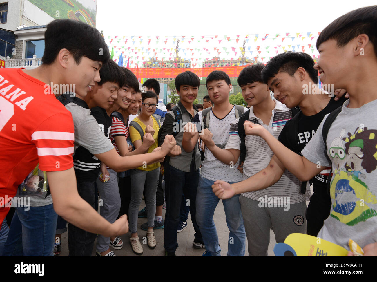 Students taking the chinese gaokao exam hi-res stock photography and ...