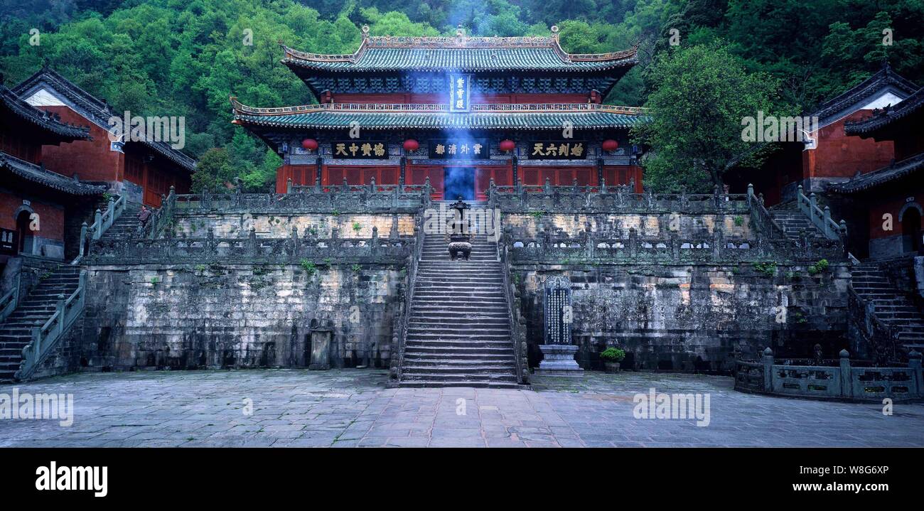 Green Dragon Crescent Blade Purple Cloud Temple