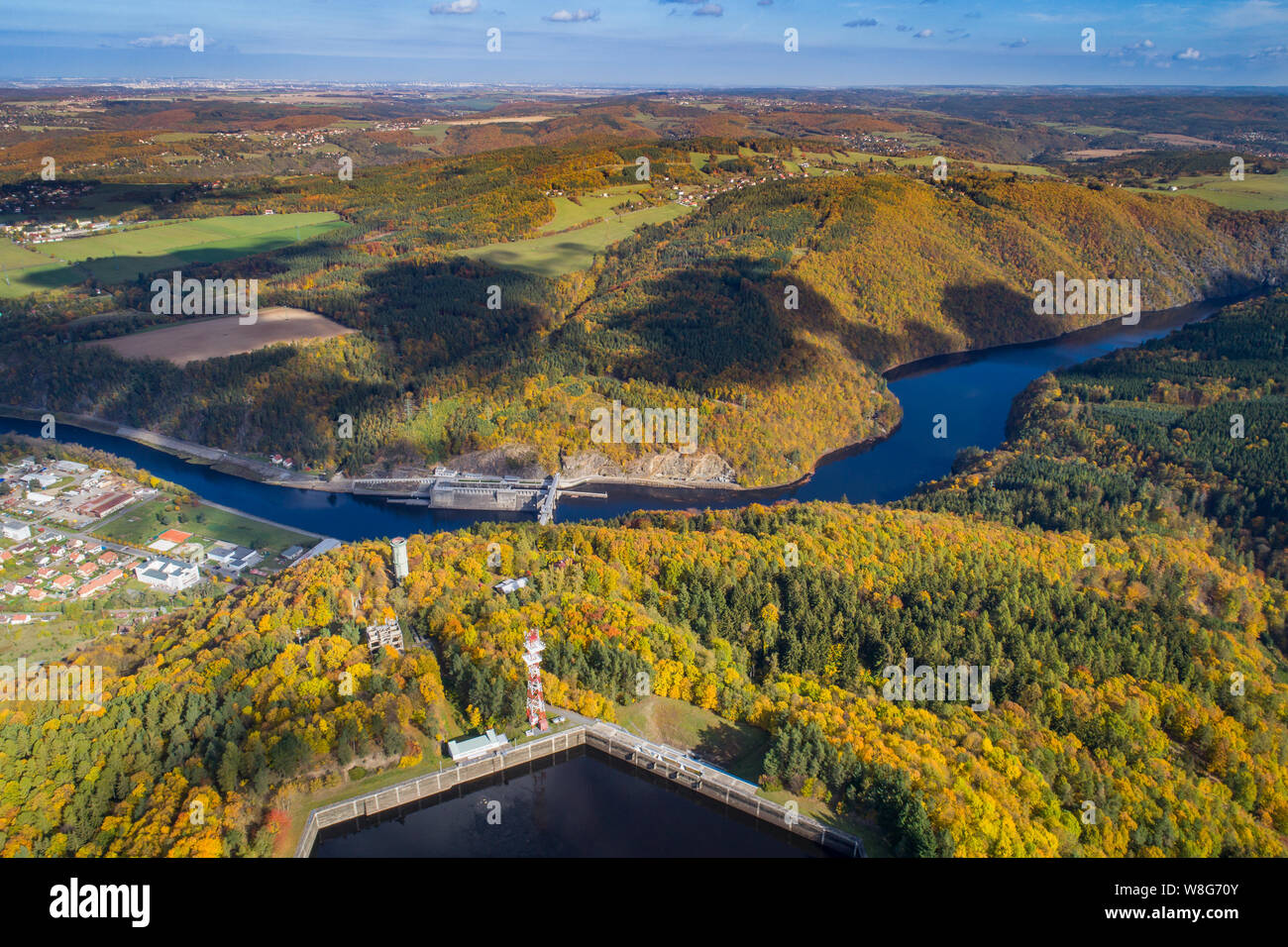 The Vltava river is 430.3 kilometres long and drains an area 28,090 ...