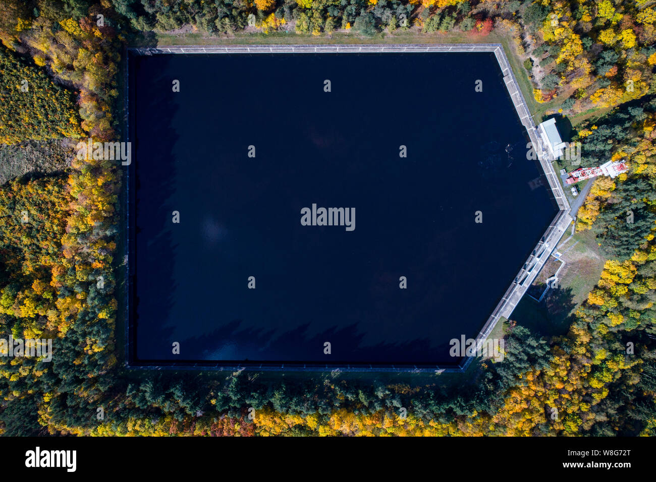 The Vltava river is 430.3 kilometres long and drains an area 28,090 ...